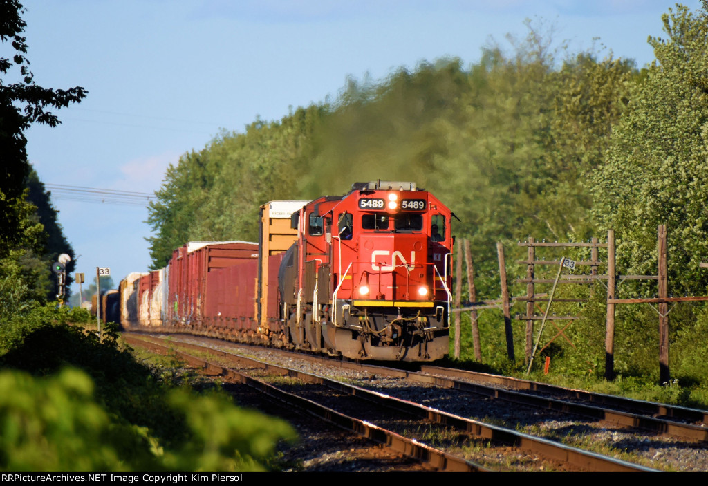 CN 5489 WB CN Kingston Sub